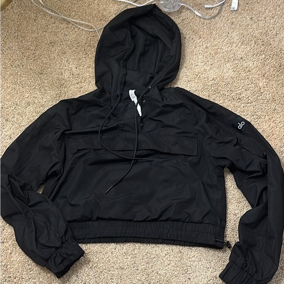 ALO Yoga | Jackets & Coats | Alo Cropped Wind Breaker | Poshmark